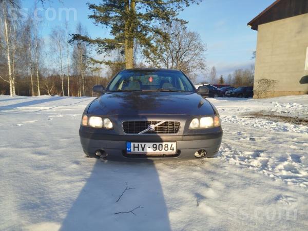 Grey Volvo S60 2002 in Gulbene, with an engine capacity of 2.40 L and mileage of 411 thousand km for 1250 €, photo 8 on AUTOMOTO.COM.LV