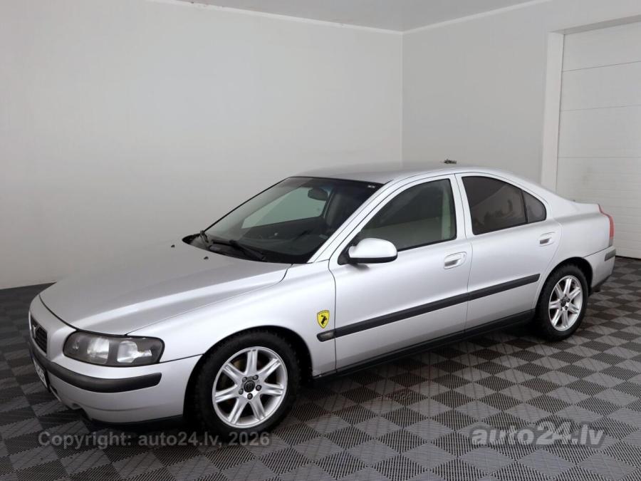 Pelēks Volvo S60 2002 Tallina, ar dzinēja tilpumu 2.40 L un nobraukumu 318 tūkst. km par 799 €, foto 2 vietnē AUTOMOTO.COM.LV