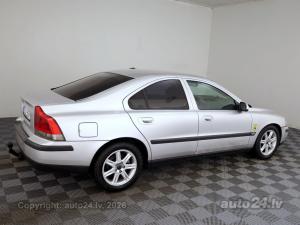 Pelēks Volvo S60 2002 Tallina, ar dzinēja tilpumu 2.40 L un nobraukumu 318 tūkst. km par 799 €, foto 3 vietnē AUTOMOTO.COM.LV