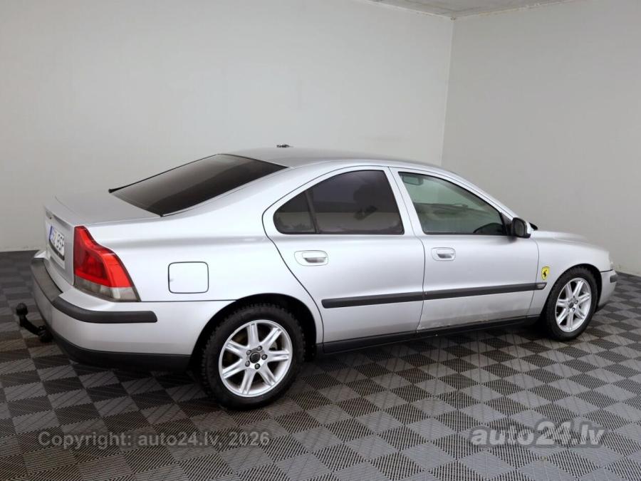 Pelēks Volvo S60 2002 Tallina, ar dzinēja tilpumu 2.40 L un nobraukumu 318 tūkst. km par 799 €, foto 3 vietnē AUTOMOTO.COM.LV