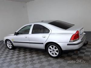Pelēks Volvo S60 2002 Tallina, ar dzinēja tilpumu 2.40 L un nobraukumu 318 tūkst. km par 799 €, foto 4 vietnē AUTOMOTO.COM.LV