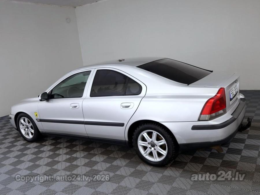 Pelēks Volvo S60 2002 Tallina, ar dzinēja tilpumu 2.40 L un nobraukumu 318 tūkst. km par 799 €, foto 4 vietnē AUTOMOTO.COM.LV