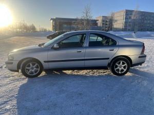 Grey Volvo S60 2002 in Siauliai, with an engine capacity of 2.40 L and mileage of 489 thousand km for 1000 €, photo 3 on AUTOMOTO.COM.LV