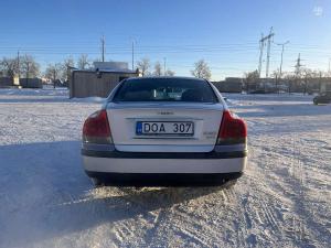 Grey Volvo S60 2002 in Siauliai, with an engine capacity of 2.40 L and mileage of 489 thousand km for 1000 €, photo 5 on AUTOMOTO.COM.LV