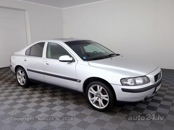Grey Volvo S60 2002 in Tallinn, with an engine capacity of 2.40 L and mileage of 366 thousand km for 1199 €, photo 1 on AUTOMOTO.COM.LV