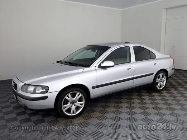 Grey Volvo S60 2002 in Tallinn, with an engine capacity of 2.40 L and mileage of 366 thousand km for 1199 €, photo 2 on AUTOMOTO.COM.LV