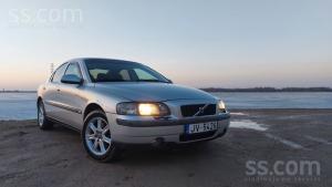 Pelēks Volvo S60 2002 Rīga, ar dzinēja tilpumu 2.40 L un nobraukumu 350 tūkst. km par 1550 €, foto  vietnē AUTOMOTO.COM.LV