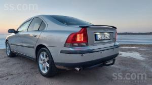 Серый Вольво С60 2002 в Рига, объемом двигателя 2.40 л и пробегом 350 тыс. км за 1550 €, фото 4 на AUTOMOTO.COM.LV