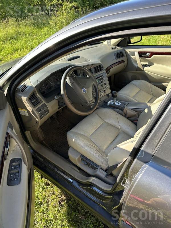 Pelēks Volvo S60 2002 Tukums, ar dzinēja tilpumu 2.40 L un nobraukumu 517 tūkst. km par 800 €, foto 2 vietnē AUTOMOTO.COM.LV