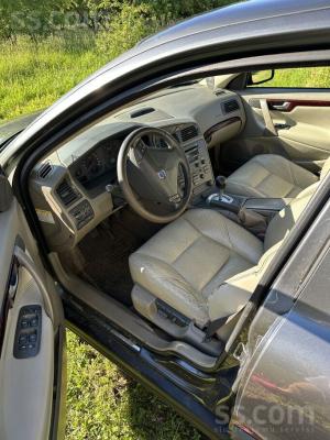 Grey Volvo S60 2002 in Tukums, with an engine capacity of 2.40 L and mileage of 517 thousand km for 800 €, photo 3 on AUTOMOTO.COM.LV