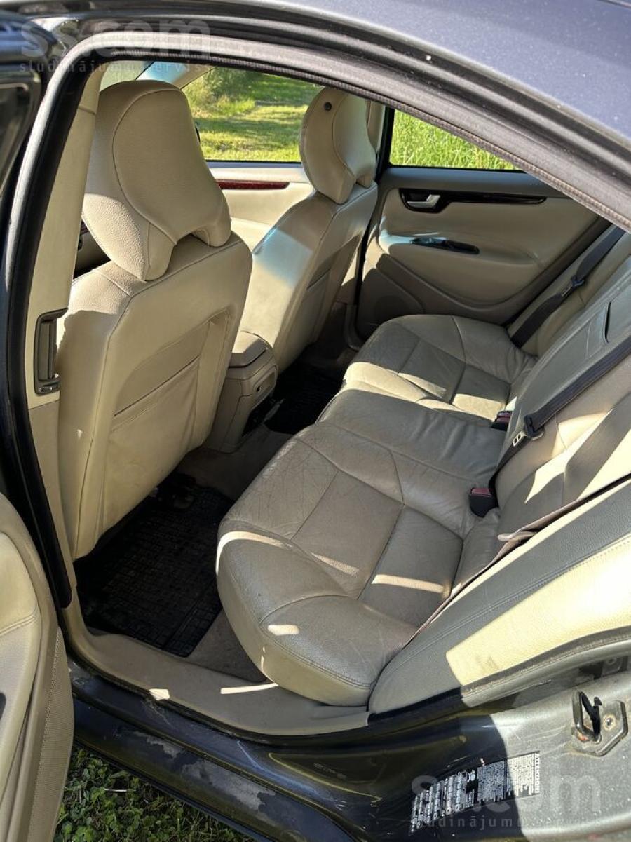Grey Volvo S60 2002 in Tukums, with an engine capacity of 2.40 L and mileage of 517 thousand km for 800 €, photo 4 on AUTOMOTO.COM.LV