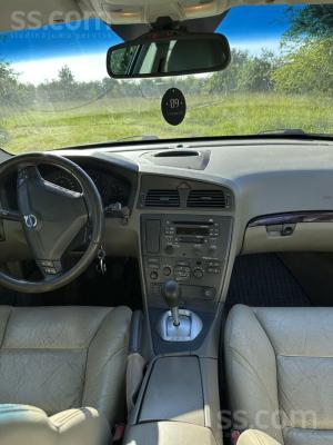 Grey Volvo S60 2002 in Tukums, with an engine capacity of 2.40 L and mileage of 517 thousand km for 800 €, photo 5 on AUTOMOTO.COM.LV