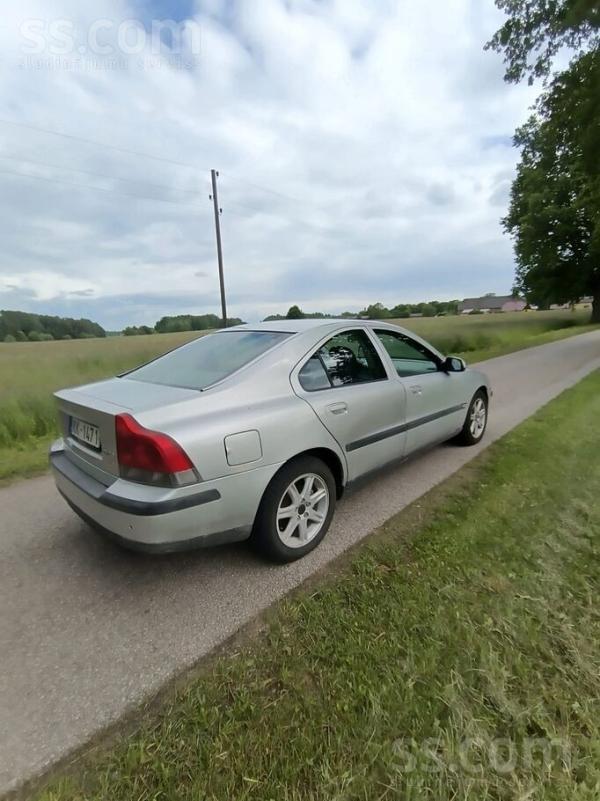 Grey Volvo S60 2002 in Valka, with an engine capacity of 2.40 L and mileage of 432 thousand km for 1600 €, photo 2 on AUTOMOTO.COM.LV