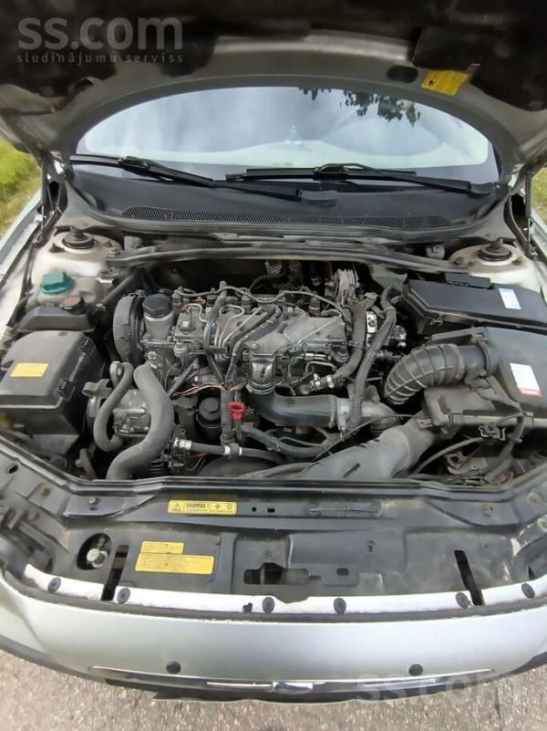 Grey Volvo S60 2002 in Valka, with an engine capacity of 2.40 L and mileage of 432 thousand km for 1600 €, photo 3 on AUTOMOTO.COM.LV