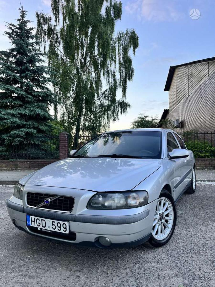 Grey Volvo S60 2002 in Vilnius, with an engine capacity of 2.40 L and mileage of 400 thousand km for 750 €, photo 4 on AUTOMOTO.COM.LV