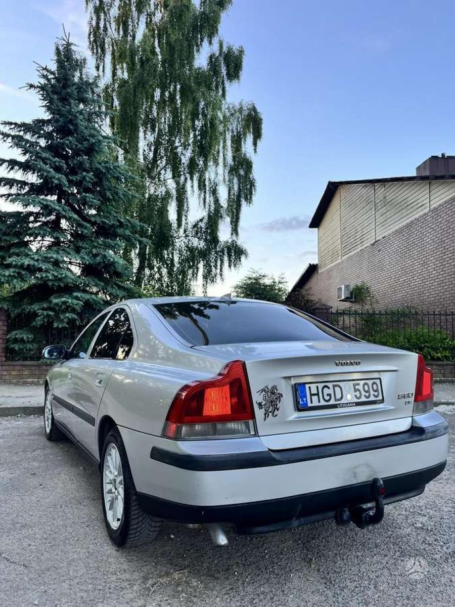 Grey Volvo S60 2002 in Vilnius, with an engine capacity of 2.40 L and mileage of 400 thousand km for 750 €, photo 5 on AUTOMOTO.COM.LV