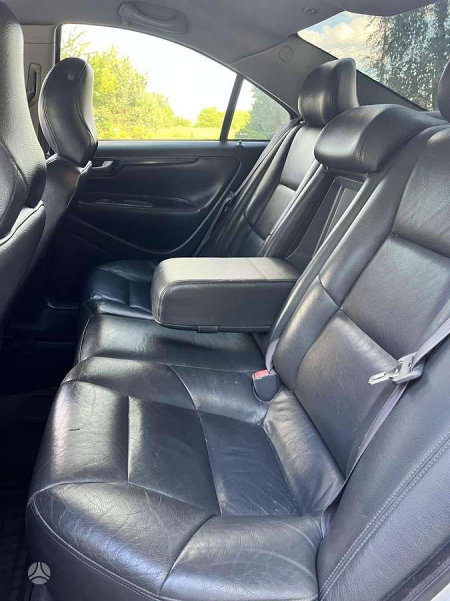 Grey Volvo S60 2002 in Vilnius, with an engine capacity of 2.40 L and mileage of 400 thousand km for 750 €, photo 15 on AUTOMOTO.COM.LV