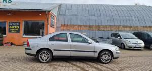 Pelēks Volvo S60 2002 Valmiera, ar dzinēja tilpumu 2.40 L un nobraukumu 296 tūkst. km par 1550 €, foto 3 vietnē AUTOMOTO.COM.LV