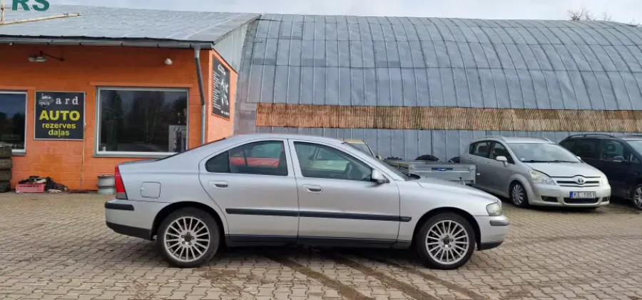 Pelēks Volvo S60 2002 Valmiera, ar dzinēja tilpumu 2.40 L un nobraukumu 296 tūkst. km par 1550 €, foto 3 vietnē AUTOMOTO.COM.LV