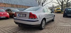 Pelēks Volvo S60 2002 Valmiera, ar dzinēja tilpumu 2.40 L un nobraukumu 296 tūkst. km par 1550 €, foto 4 vietnē AUTOMOTO.COM.LV