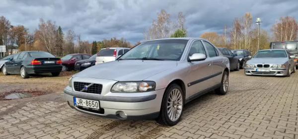 Pelēks Volvo S60 2002 Valmiera, ar dzinēja tilpumu 2.40 L un nobraukumu 296 tūkst. km par 1550 €, foto 6 vietnē AUTOMOTO.COM.LV