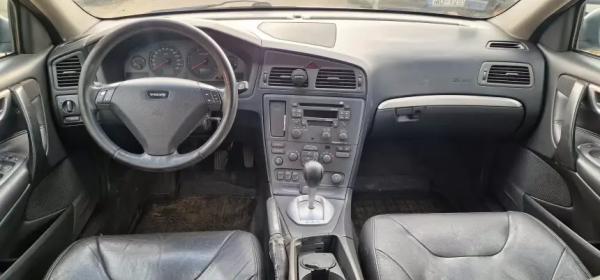 Pelēks Volvo S60 2002 Valmiera, ar dzinēja tilpumu 2.40 L un nobraukumu 296 tūkst. km par 1550 €, foto 7 vietnē AUTOMOTO.COM.LV
