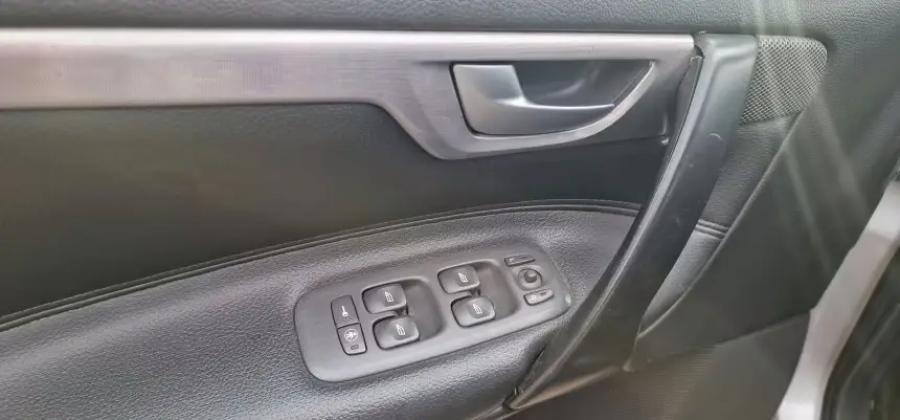 Pelēks Volvo S60 2002 Valmiera, ar dzinēja tilpumu 2.40 L un nobraukumu 296 tūkst. km par 1550 €, foto 12 vietnē AUTOMOTO.COM.LV