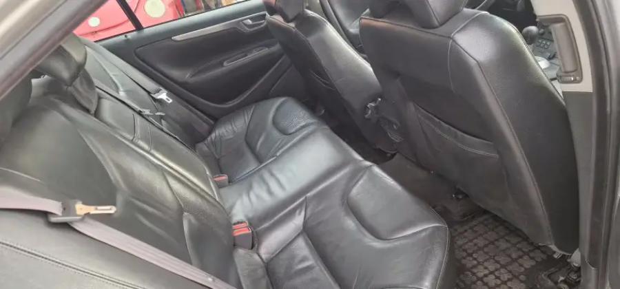 Pelēks Volvo S60 2002 Valmiera, ar dzinēja tilpumu 2.40 L un nobraukumu 296 tūkst. km par 1550 €, foto 14 vietnē AUTOMOTO.COM.LV