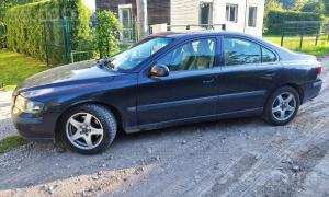 Pelēks Volvo S60 2002 Ogre, ar dzinēja tilpumu 2.50 L un nobraukumu 258 tūkst. km par 2300 €, foto  vietnē AUTOMOTO.COM.LV