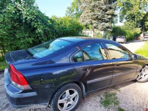 Pelēks Volvo S60 2002 Ogre, ar dzinēja tilpumu 2.50 L un nobraukumu 258 tūkst. km par 2300 €, foto 4 vietnē AUTOMOTO.COM.LV