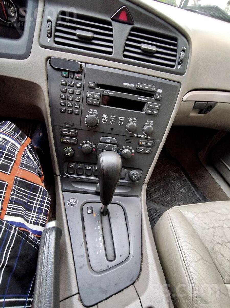 Pelēks Volvo S60 2002 Ogre, ar dzinēja tilpumu 2.50 L un nobraukumu 258 tūkst. km par 2300 €, foto 5 vietnē AUTOMOTO.COM.LV