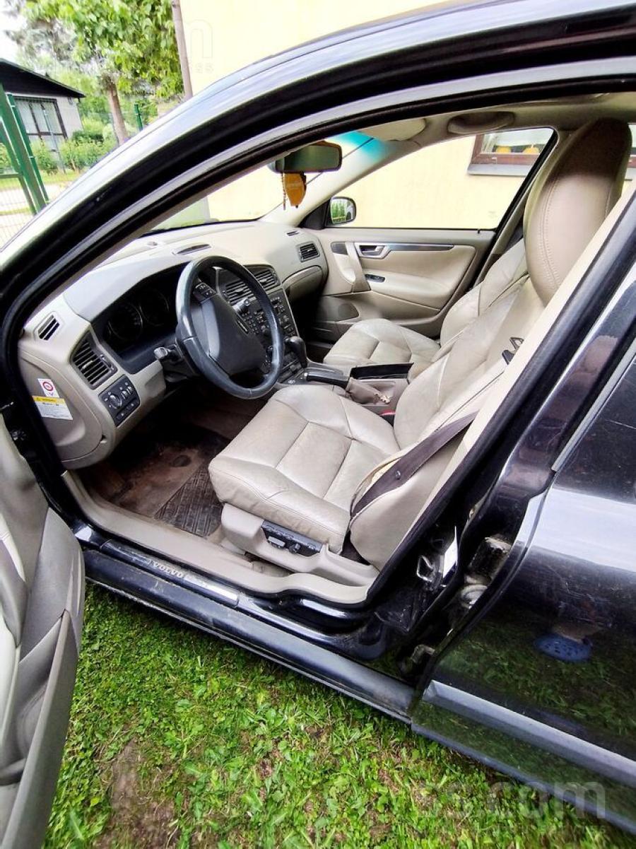 Pelēks Volvo S60 2002 Ogre, ar dzinēja tilpumu 2.50 L un nobraukumu 258 tūkst. km par 2300 €, foto 7 vietnē AUTOMOTO.COM.LV