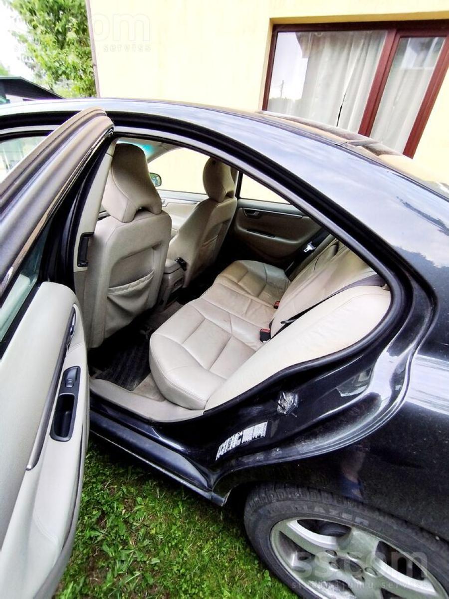 Pelēks Volvo S60 2002 Ogre, ar dzinēja tilpumu 2.50 L un nobraukumu 258 tūkst. km par 2300 €, foto 8 vietnē AUTOMOTO.COM.LV