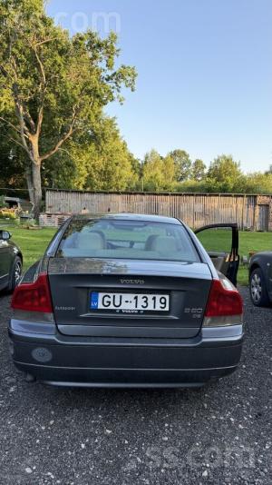 Pelēks Volvo S60 2002 Jelgava, ar dzinēja tilpumu 2.40 L un nobraukumu 369 tūkst. km par 1000 €, foto  vietnē AUTOMOTO.COM.LV