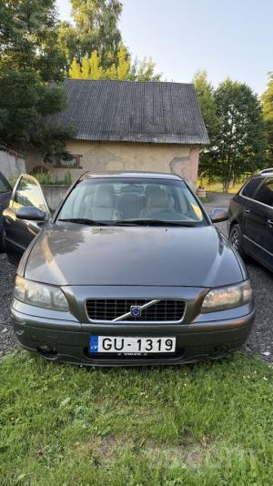 Pelēks Volvo S60 2002 Jelgava, ar dzinēja tilpumu 2.40 L un nobraukumu 369 tūkst. km par 1000 €, foto 3 vietnē AUTOMOTO.COM.LV