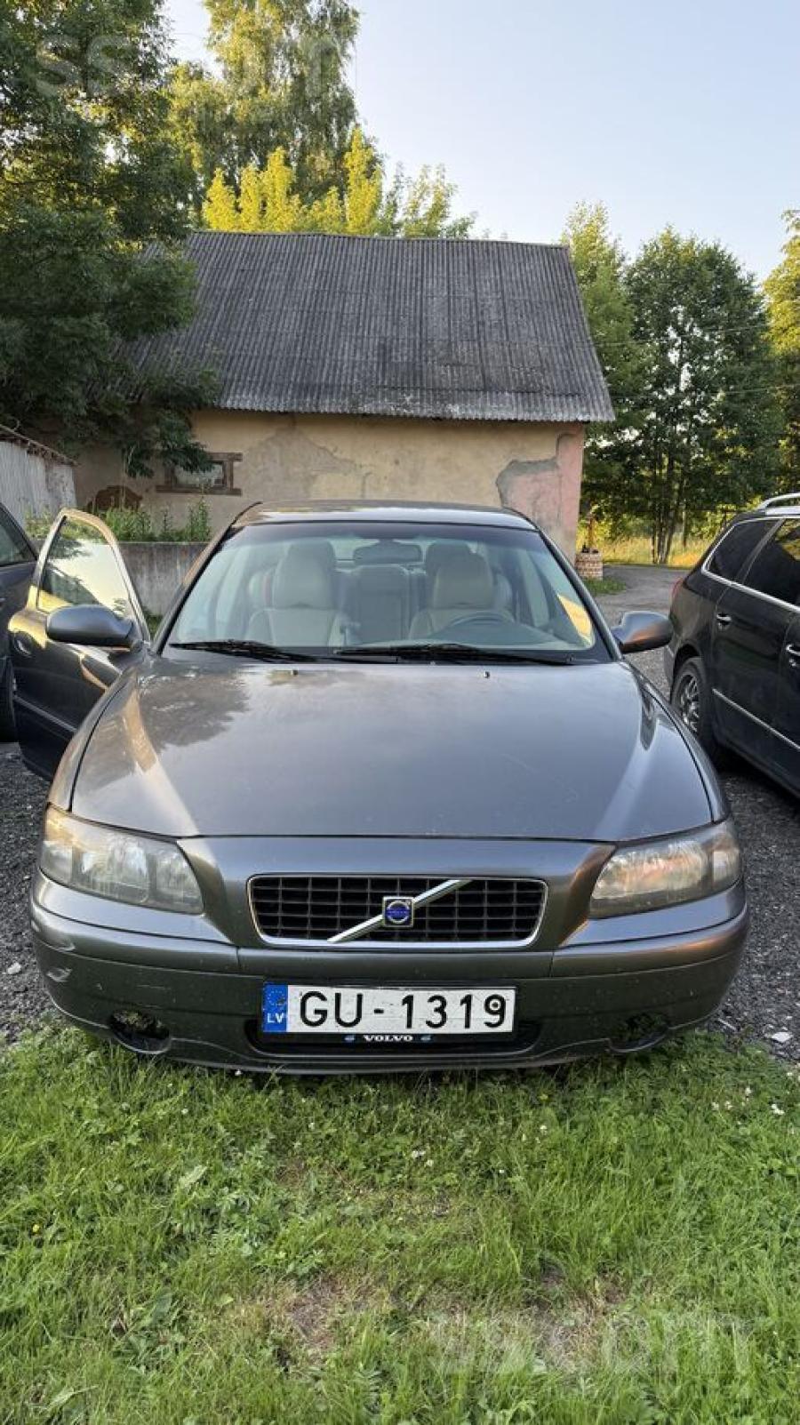 Pelēks Volvo S60 2002 Jelgava, ar dzinēja tilpumu 2.40 L un nobraukumu 369 tūkst. km par 1000 €, foto 3 vietnē AUTOMOTO.COM.LV