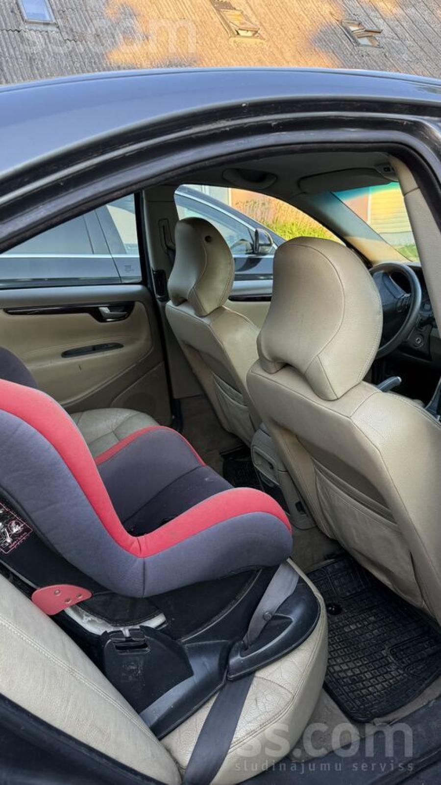 Pelēks Volvo S60 2002 Jelgava, ar dzinēja tilpumu 2.40 L un nobraukumu 369 tūkst. km par 1000 €, foto 5 vietnē AUTOMOTO.COM.LV