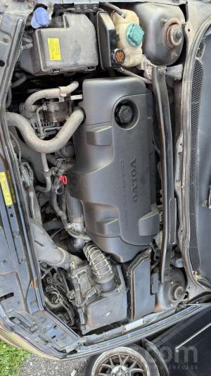 Pelēks Volvo S60 2002 Jelgava, ar dzinēja tilpumu 2.40 L un nobraukumu 369 tūkst. km par 1000 €, foto 8 vietnē AUTOMOTO.COM.LV