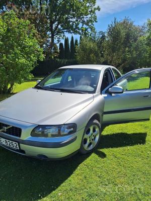 Grey Volvo S60 2002 in Valmiera, with an engine capacity of 2.40 L and mileage of 269 thousand km for 2150 €, photo 7 on AUTOMOTO.COM.LV