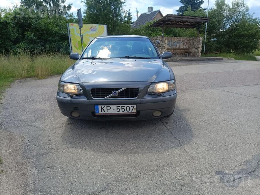 Pelēks Volvo S60 2002 Ogre, ar dzinēja tilpumu 2.40 L un nobraukumu 450 tūkst. km par 550 €, foto 1 vietnē AUTOMOTO.COM.LV