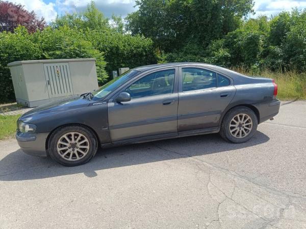 Pelēks Volvo S60 2002 Ogre, ar dzinēja tilpumu 2.40 L un nobraukumu 450 tūkst. km par 550 €, foto 2 vietnē AUTOMOTO.COM.LV