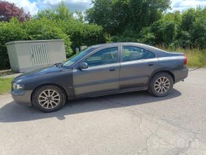 Pelēks Volvo S60 2002 Ogre, ar dzinēja tilpumu 2.40 L un nobraukumu 450 tūkst. km par 550 €, foto 3 vietnē AUTOMOTO.COM.LV