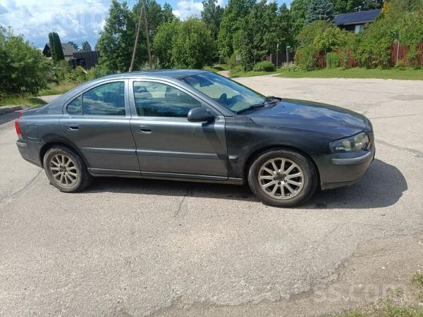 Pelēks Volvo S60 2002 Ogre, ar dzinēja tilpumu 2.40 L un nobraukumu 450 tūkst. km par 550 €, foto 3 vietnē AUTOMOTO.COM.LV