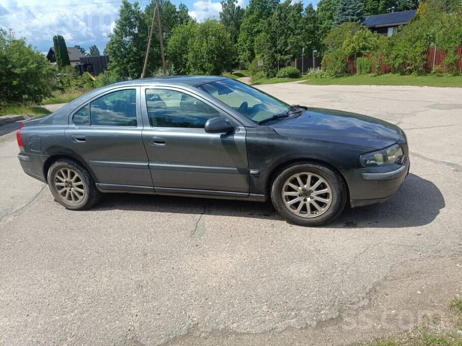 Pelēks Volvo S60 2002 Ogre, ar dzinēja tilpumu 2.40 L un nobraukumu 450 tūkst. km par 550 €, foto 4 vietnē AUTOMOTO.COM.LV