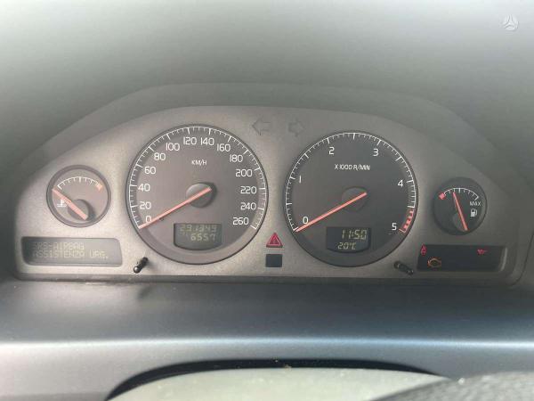 Pelēks Volvo S60 2002 Viļņa, ar dzinēja tilpumu 2.40 L un nobraukumu 291 tūkst. km par 1400 €, foto 5 vietnē AUTOMOTO.COM.LV