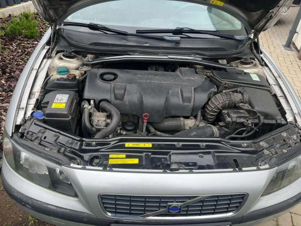 Pelēks Volvo S60 2002 Viļņa, ar dzinēja tilpumu 2.40 L un nobraukumu 291 tūkst. km par 1400 €, foto 6 vietnē AUTOMOTO.COM.LV