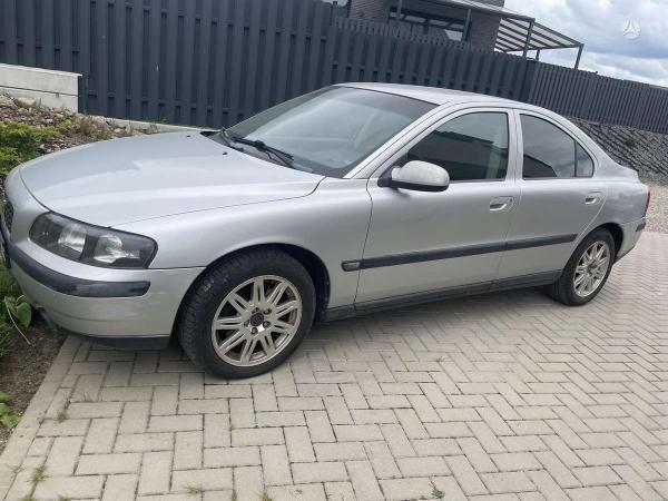 Pelēks Volvo S60 2002 Viļņa, ar dzinēja tilpumu 2.40 L un nobraukumu 291 tūkst. km par 1400 €, foto 9 vietnē AUTOMOTO.COM.LV