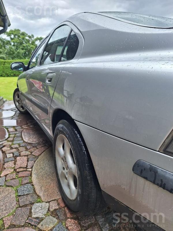 Grey Volvo S60 2002 in Valmiera, with an engine capacity of 2.40 L and mileage of 269 thousand km for 2000 €, photo 4 on AUTOMOTO.COM.LV