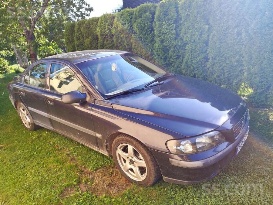 Pelēks Volvo S60 2002 Ogre, ar dzinēja tilpumu 2.40 L un nobraukumu 258 tūkst. km par 1700 €, foto 5 vietnē AUTOMOTO.COM.LV