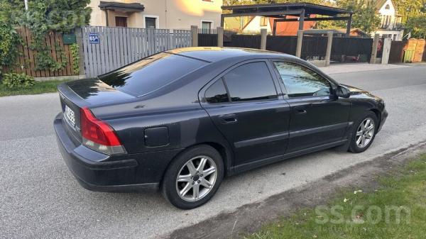 Pelēks Volvo S60 2002 Jūrmala, ar dzinēja tilpumu 2.40 L un nobraukumu 440 tūkst. km par 1900 €, foto 3 vietnē AUTOMOTO.COM.LV